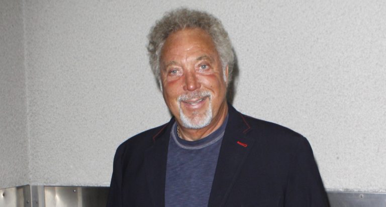 Tom Jones speaks out on his health following rumors of him collapsing ...