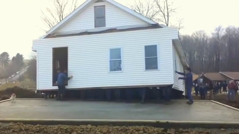 Watch 80 Amish men join together to move a house with their bare hands