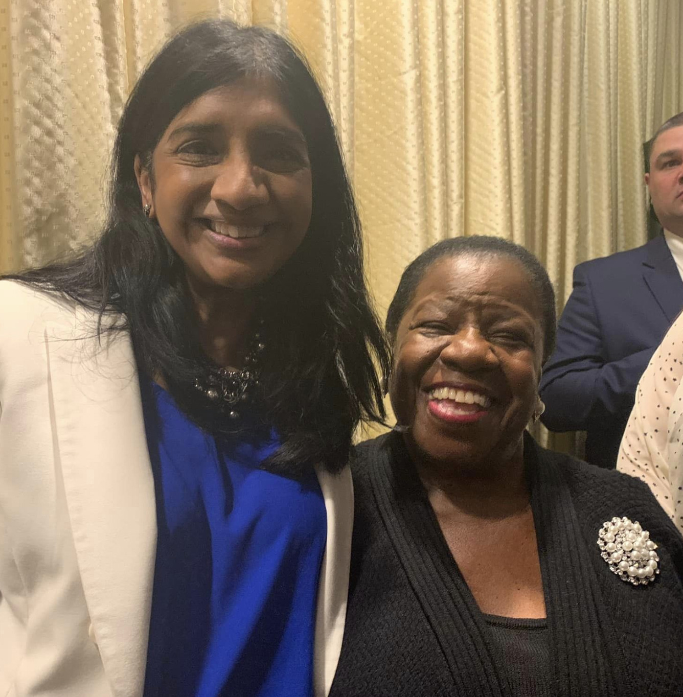 82-year-old finally achieves dream and graduates from college