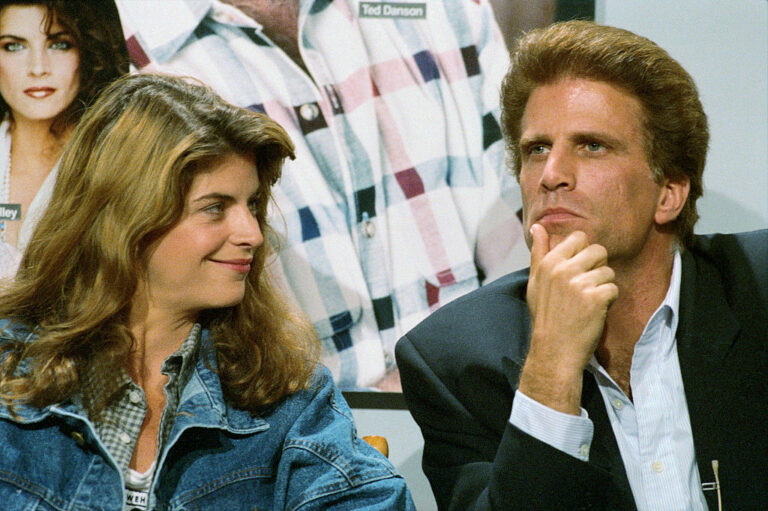 'Cheers' cast reunites, reveals what the "beer" they drank on set ...