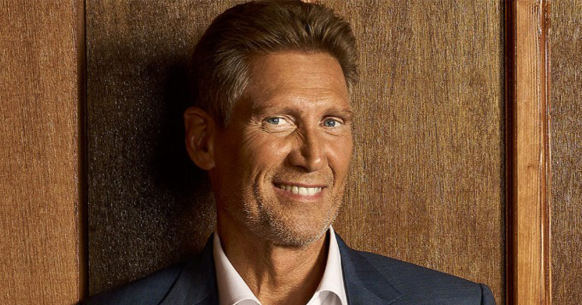 The first baby boomer “Bachelor” is a handsome silver-haired granddad ...
