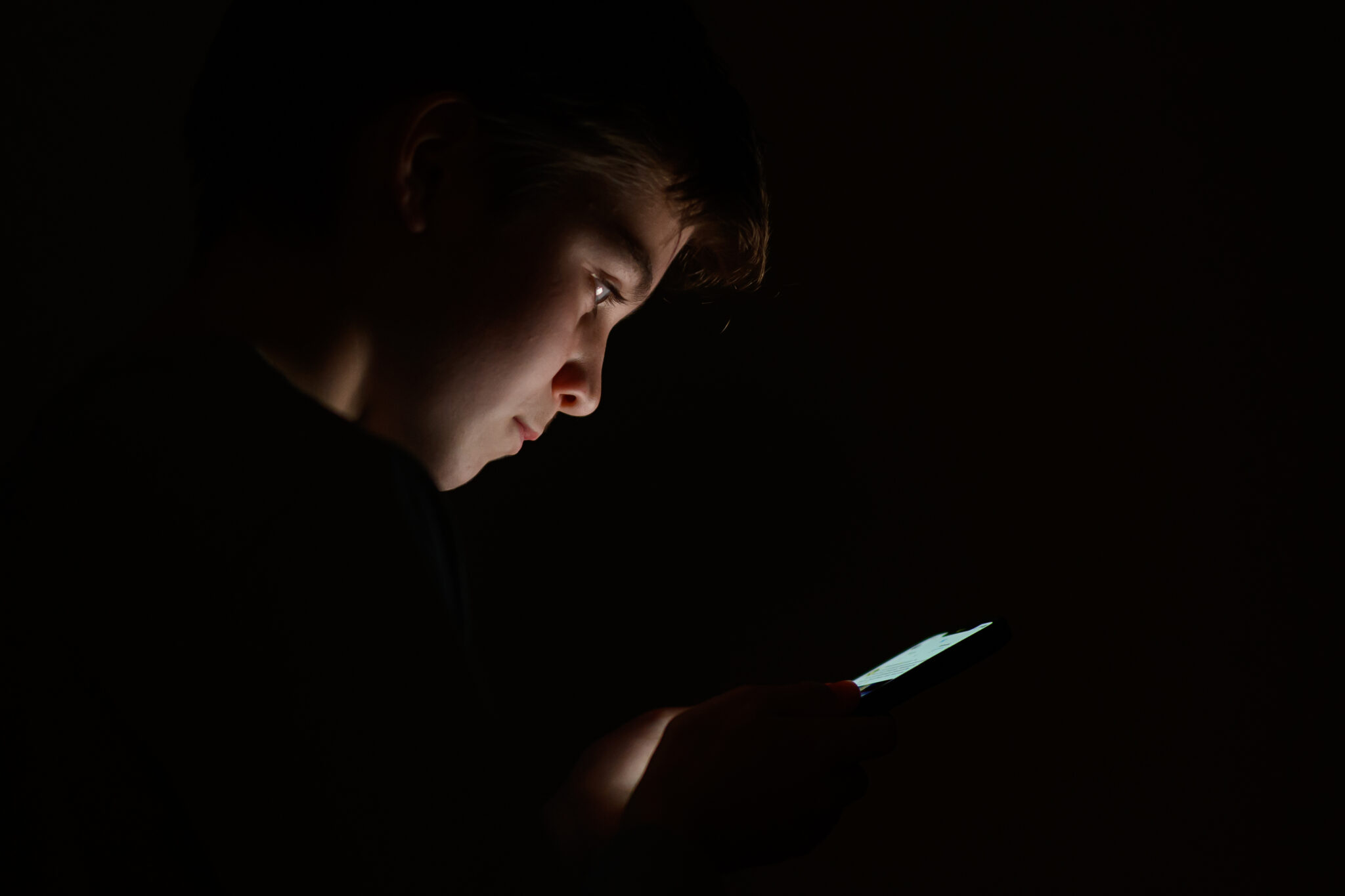 Mom defends going through kids' phones because she pays for them