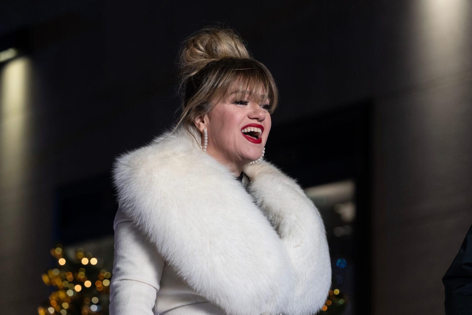 Kelly Clarkson leaves fans stunned with striking, new look: 'Much ...