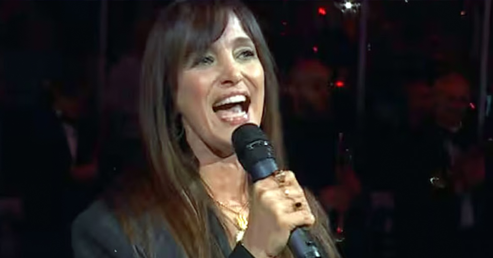 Canadian singer changes National Anthem lyrics to protest Trump