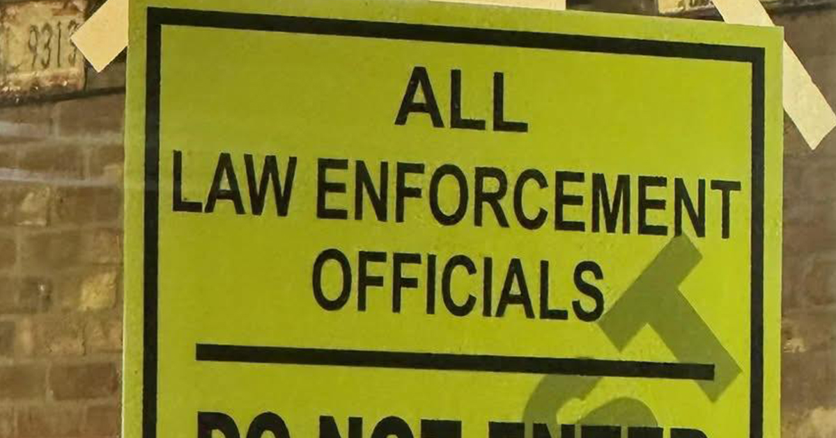 Tucson pizza shop sparks firestorm with controversial sign