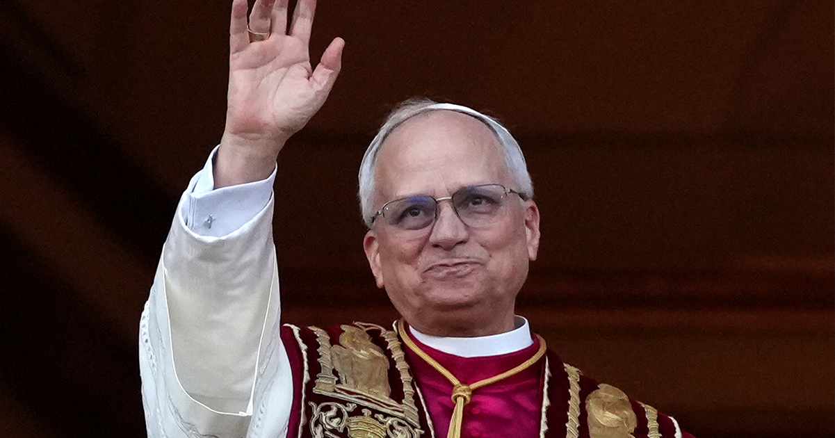 Pope Leo accepts "Da Pope" gift from traveling US family