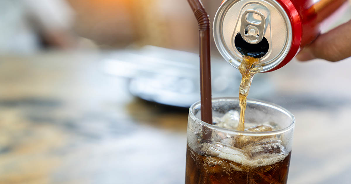 Experts issues serious health warning to anyone drinking diet soda