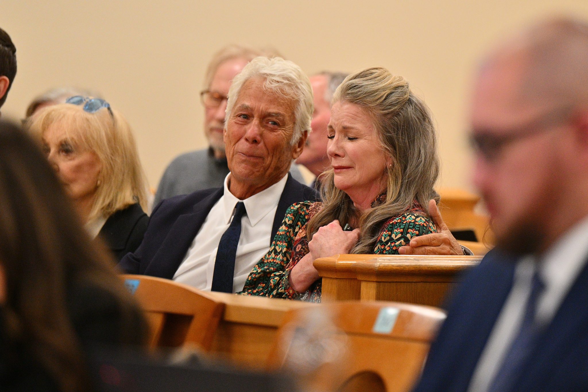 Melissa Gilbert breaks down in court as Judge rules on Timothy Busfield ...