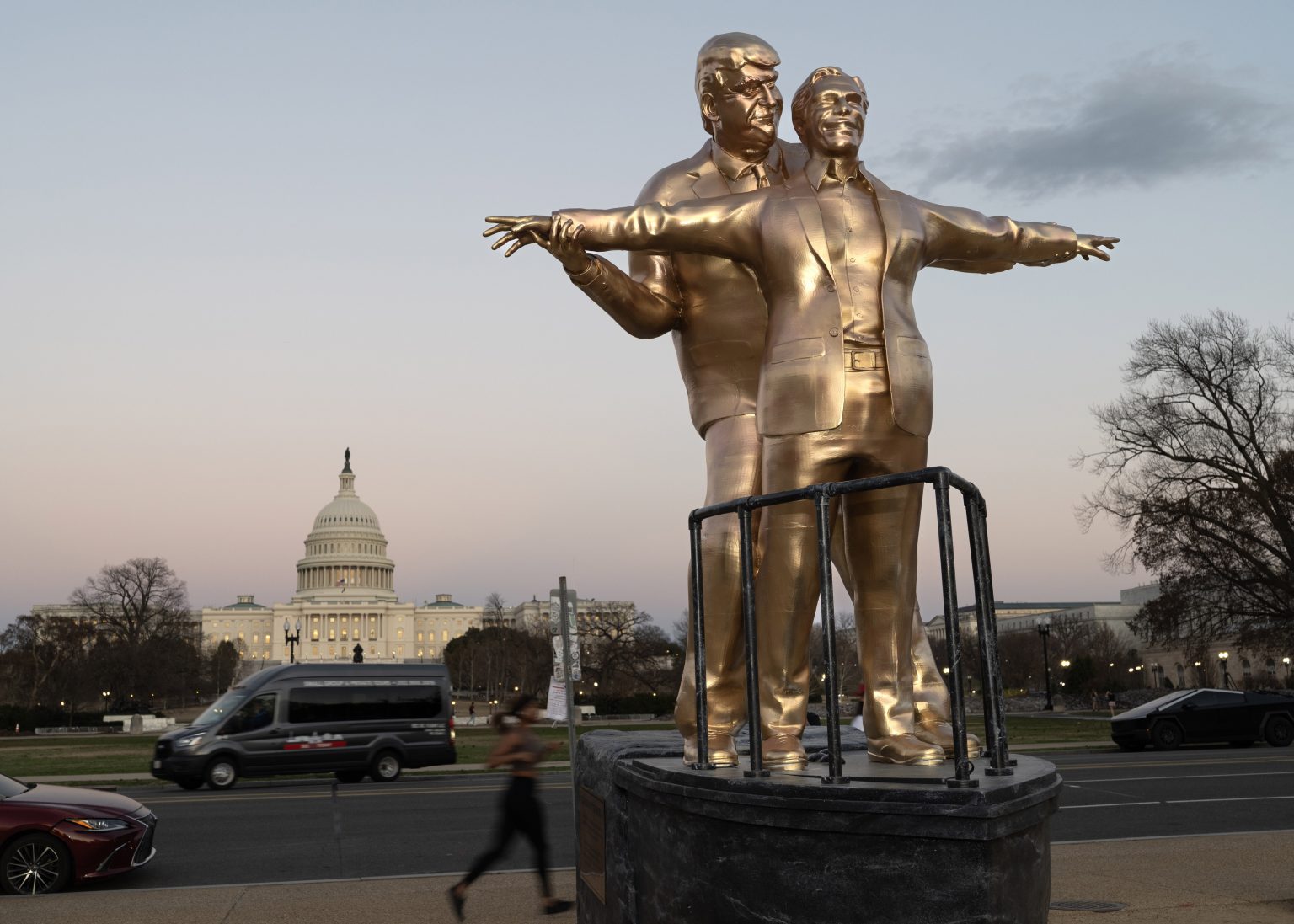 Statue of Trump and Epstein recreating Titanic scene appears – Viral ...