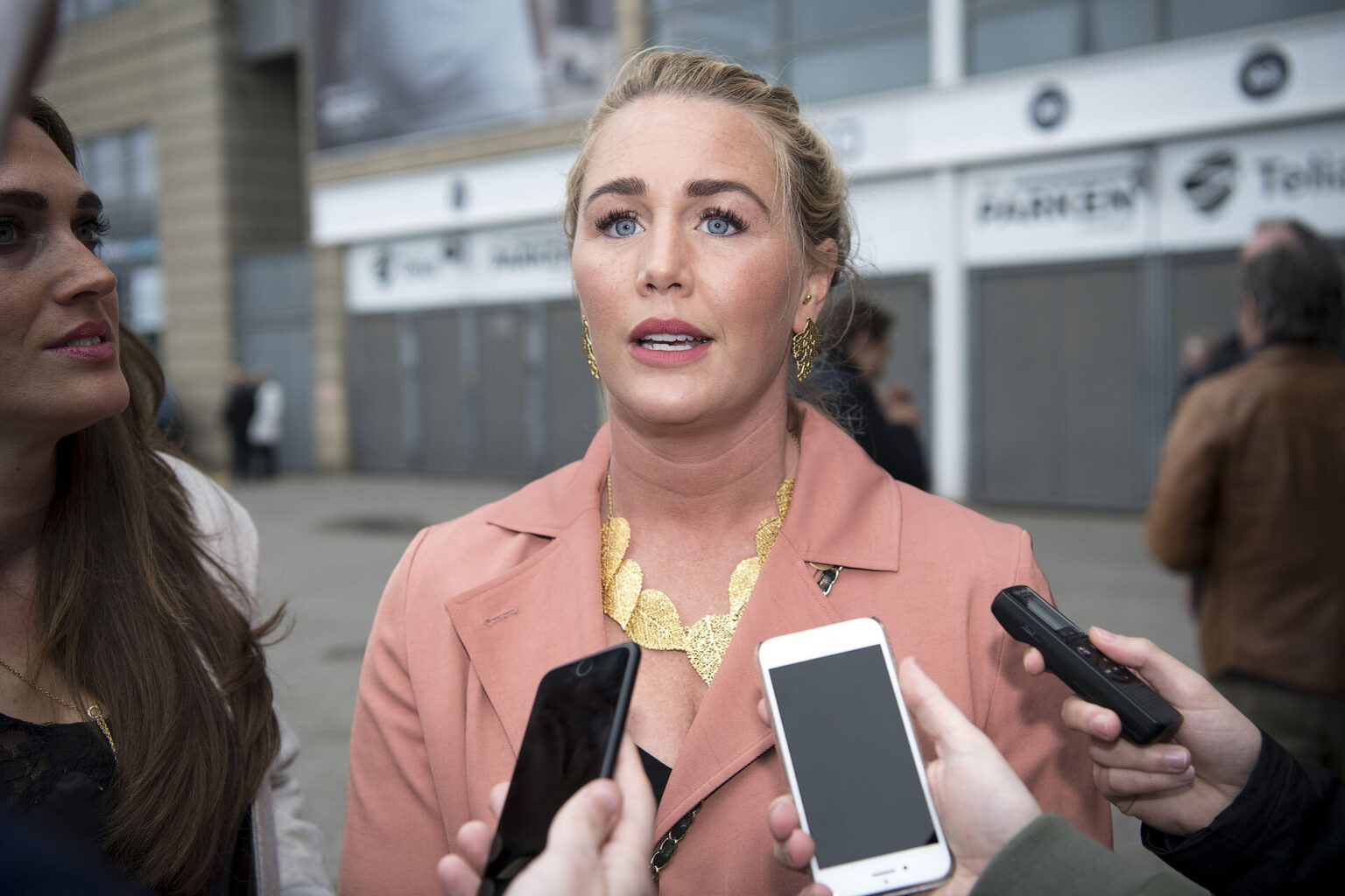 Efter ægtemandens utroskab: Nu fortæller Jeanette Ottesen om det svære ...