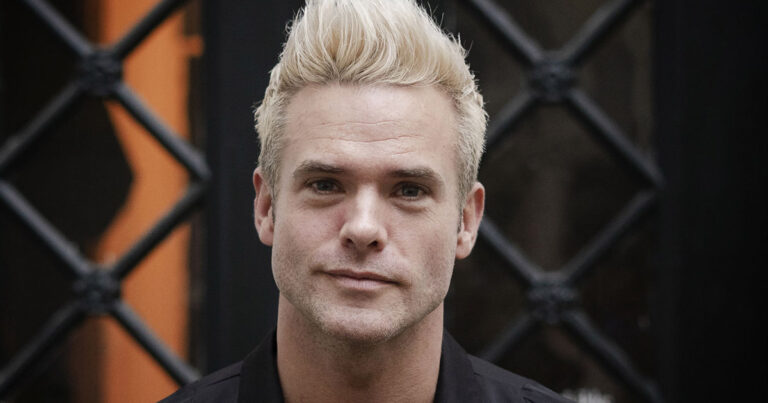 Silas Holst mærket af skade: Nu deler han nye ord om helbredet