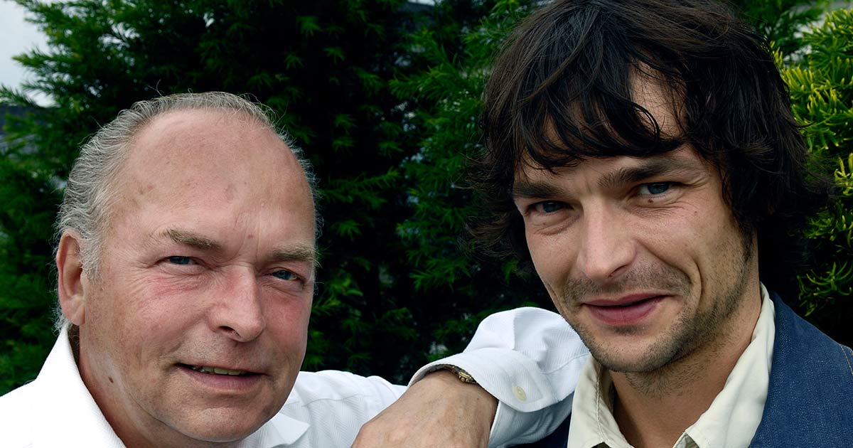 Rørende hyldest ved Peter Bellis begravelse: Michel Belli spillede ...