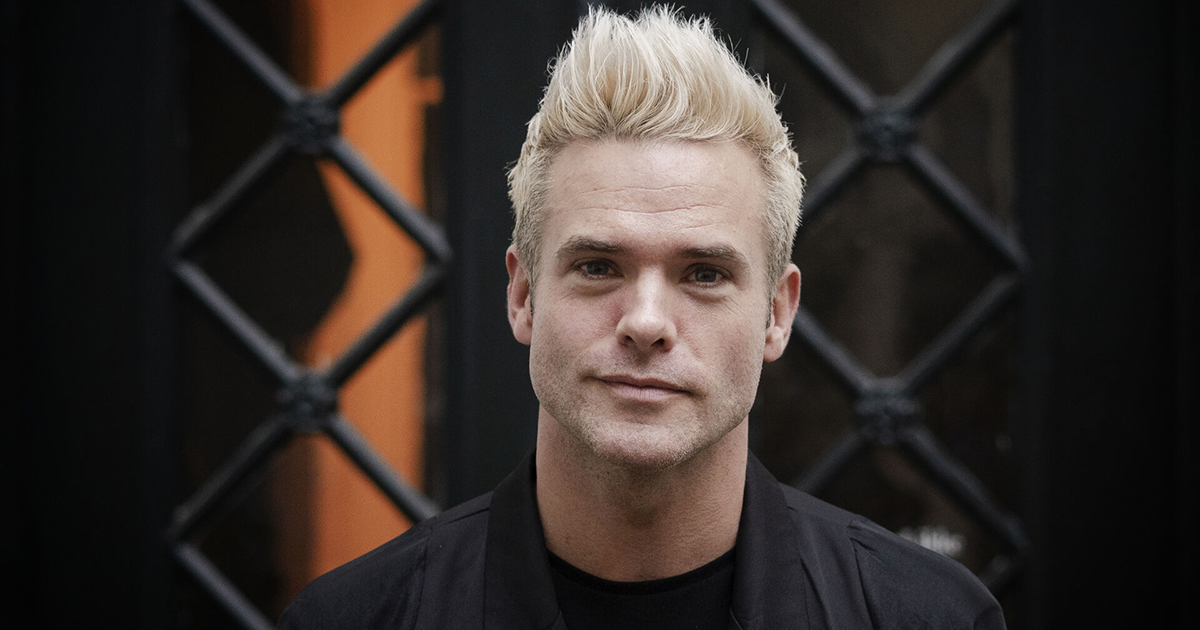 Silas Holst i chok: Nu kommer han med en advarsel til danskerne