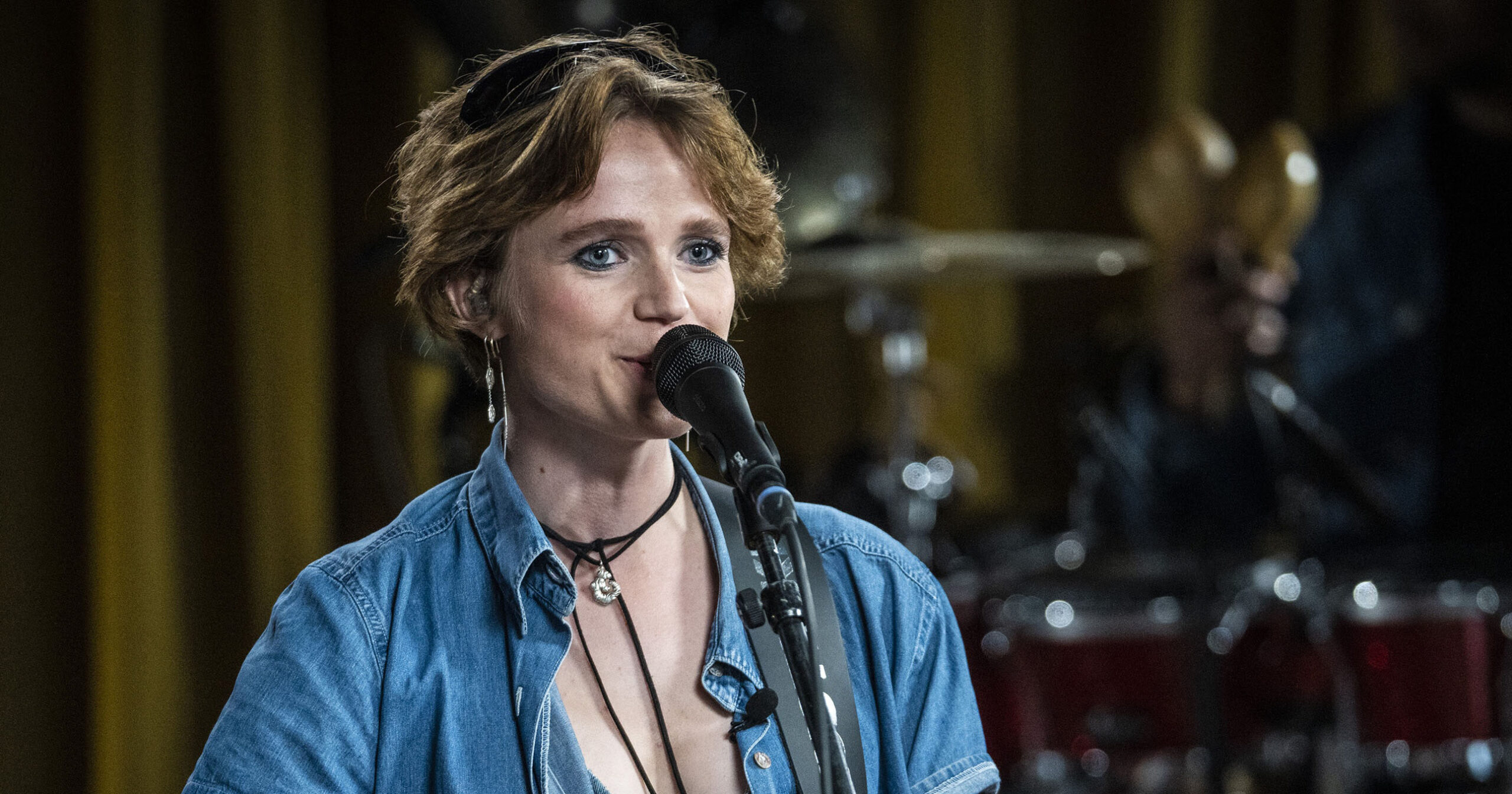 Dopha åbner op om baggrunden for hitsang: Hård afvisning blev vejen frem