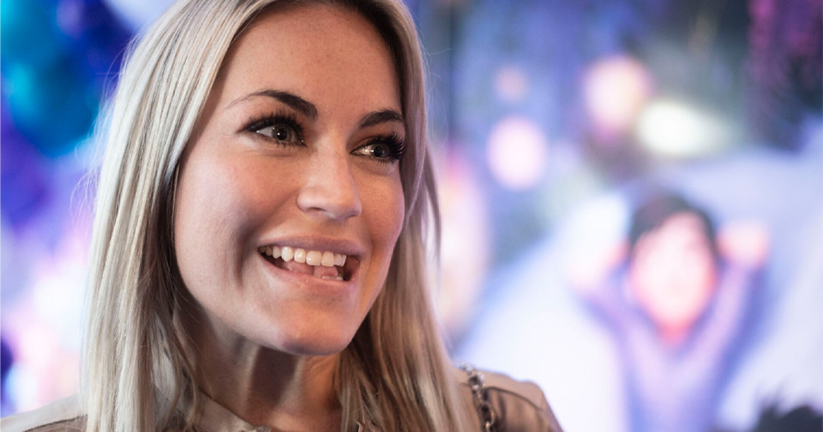 Amalie Szigethy er i stor jubel: Flasher ny dyr bil