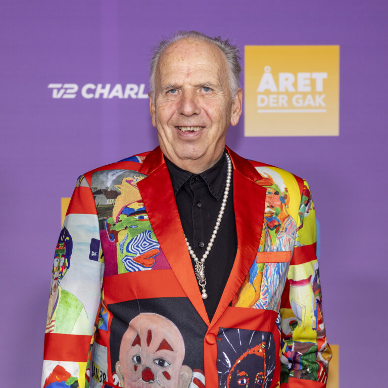 Ærlige Jacob Haugaard: Derfor går han i farverige jakkesæt