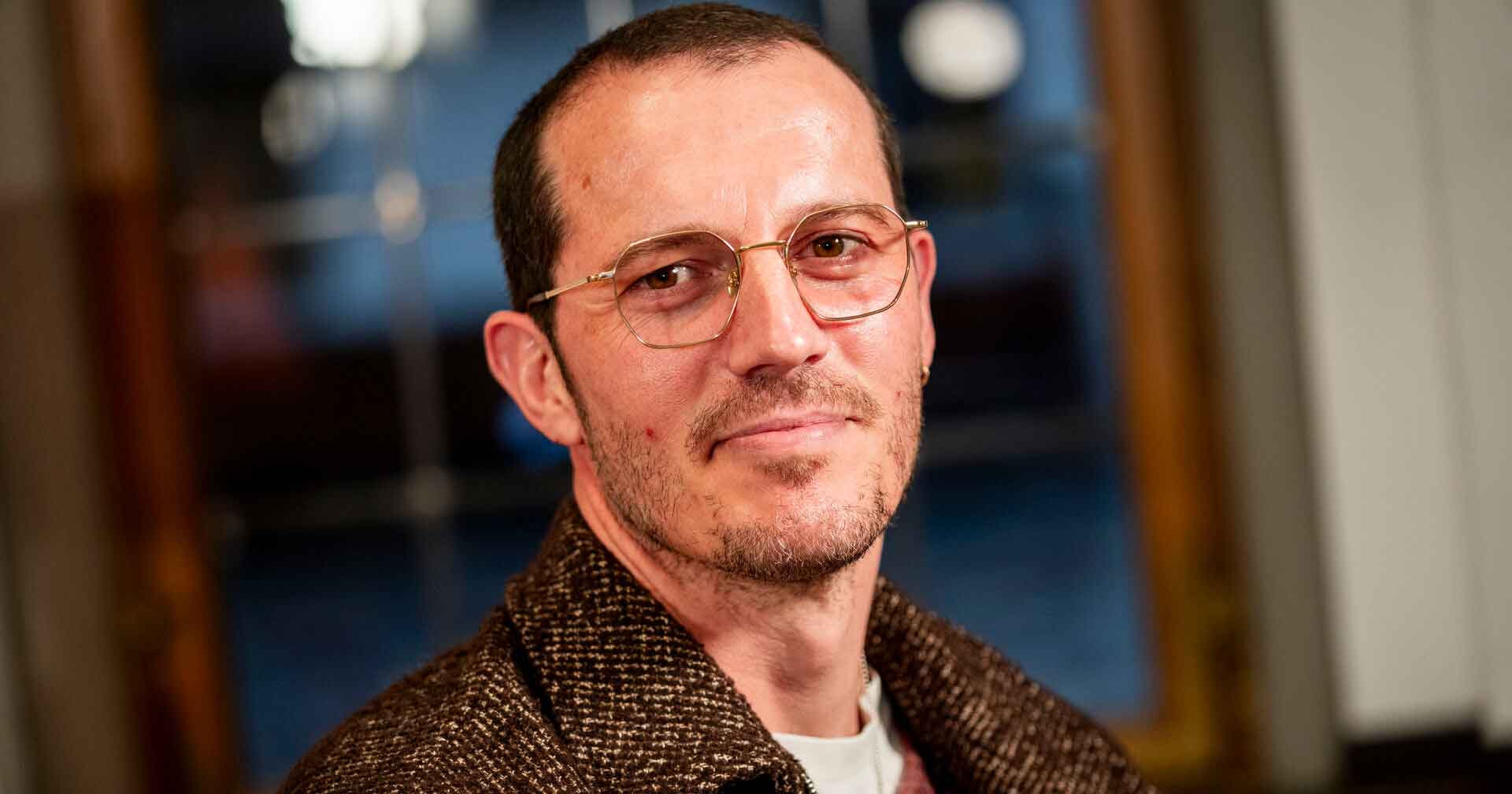 Simon Sears spiller sammen med sønnen i 'Generationer'