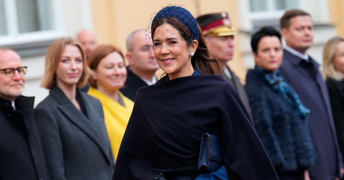 Dronning Mary i vovet tøjvalg