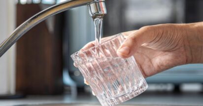 Glem alt om 2 liter vand: Så meget vand bør du drikke hver dag