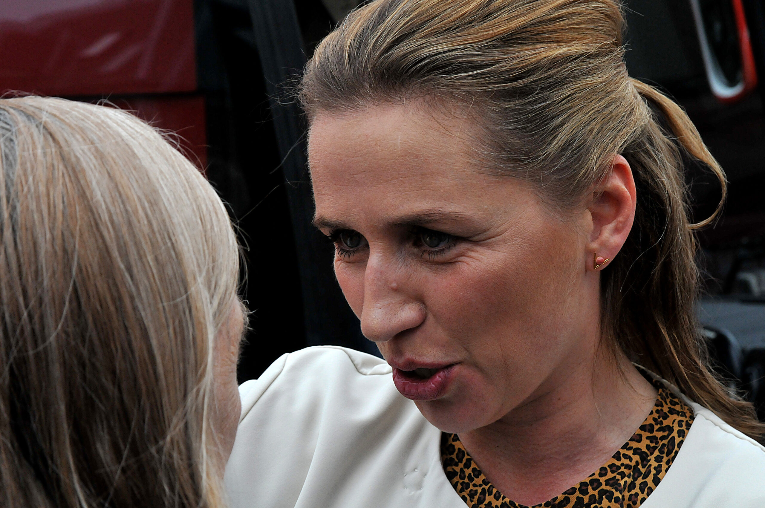 Mette Frederiksen befinder sig i 'ekstremt farlig situation': Kan få ...