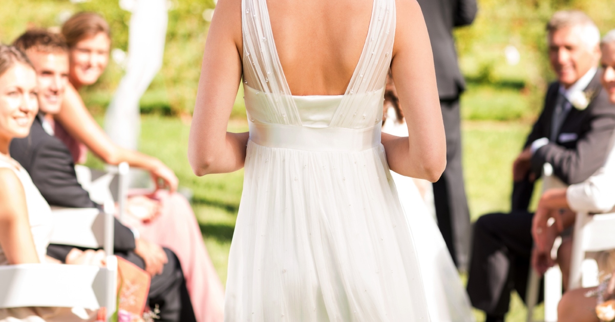 Donna "sposa" bambola di pezza e ora ha dei figli con lui