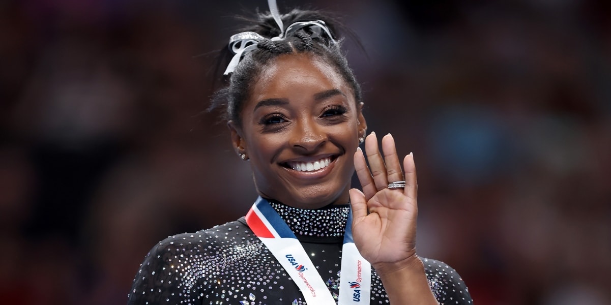 Simone Biles uitgehongerd als kind door verslaafde moeder, geadopteerd ...